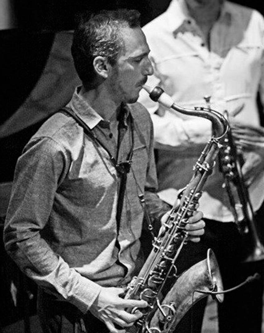 Alex Simu best jazz award plays on a Syos saxophone mouthpiece