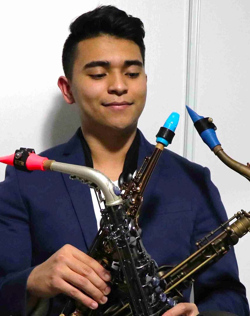 Geovany Chavez plays Syos on all his saxophones