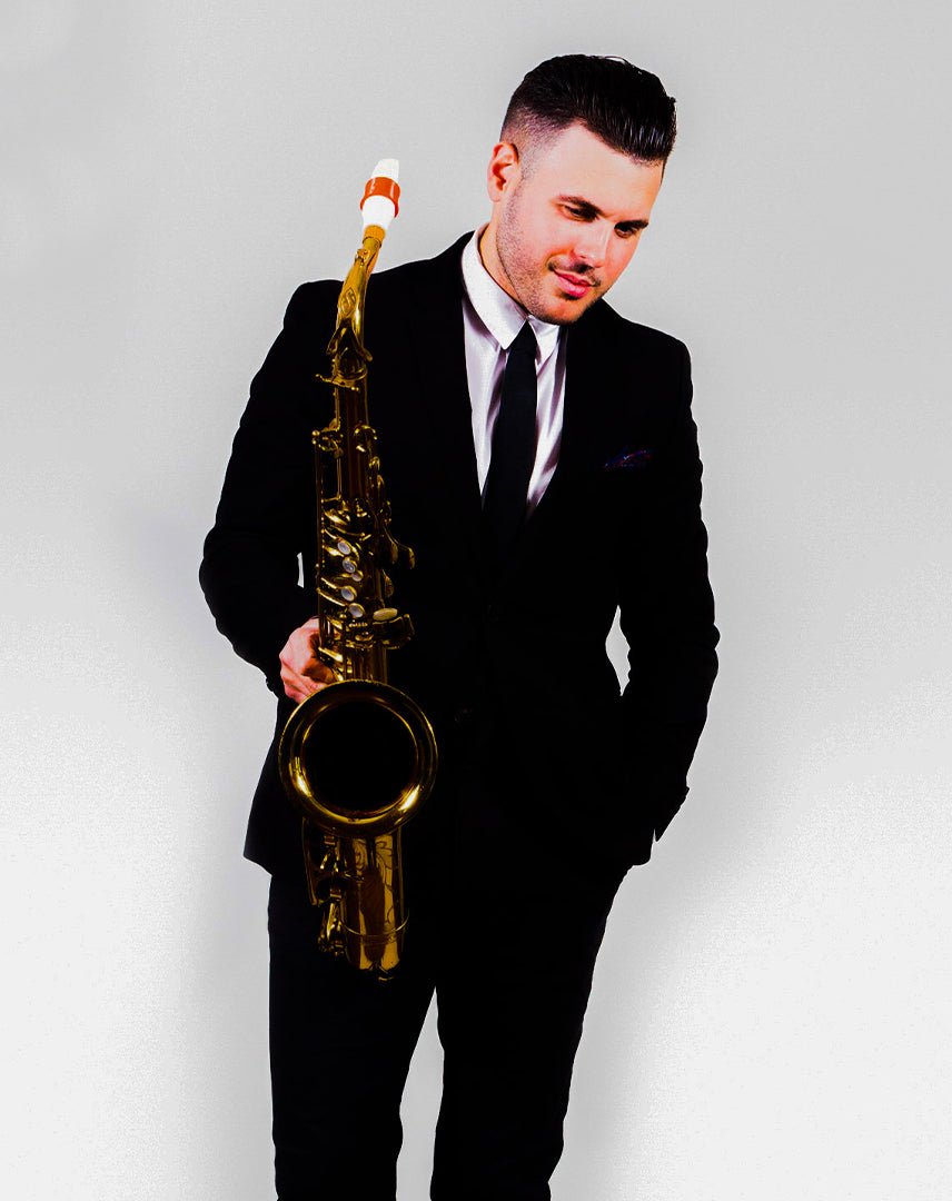 John Troy joue Syos au saxophone alto et à la clarinette basse