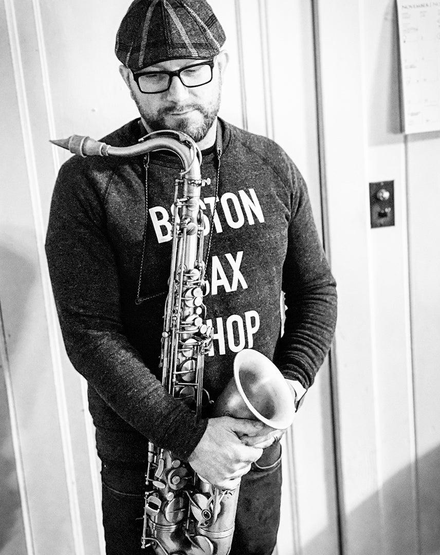 Jon Berman joue Syos au saxophone ténor